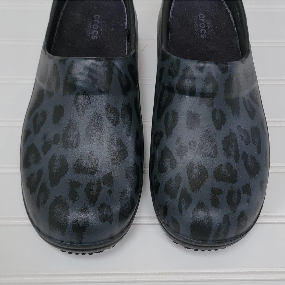 Crocs Women's Felicity Leopard Print Clogs - Gem